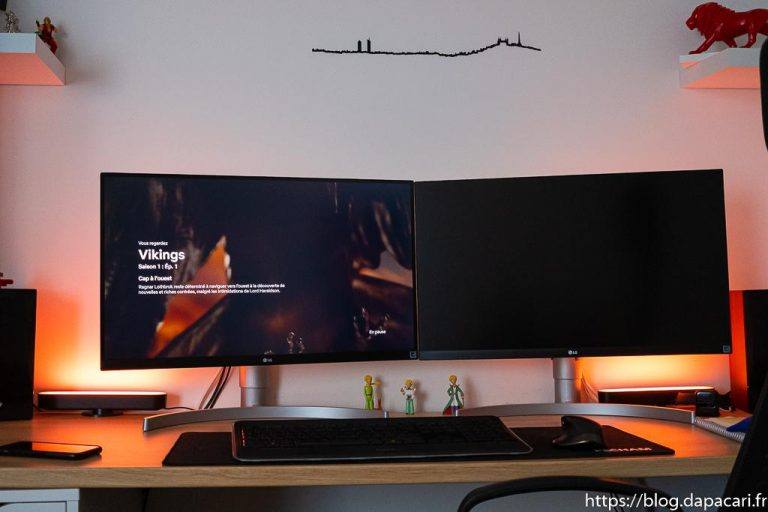 Un bel espace de travail avec les lampes Philips Hue Play – Dapacari